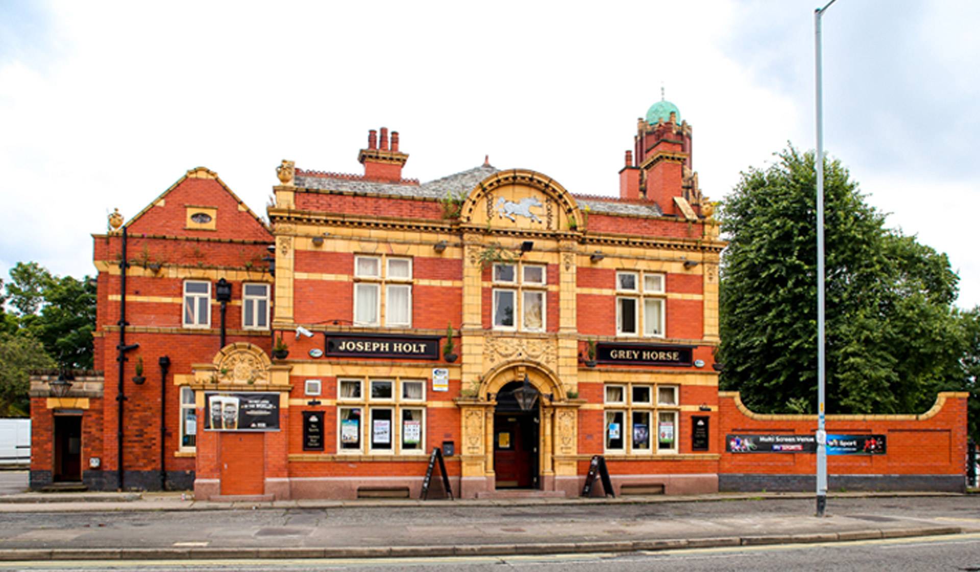 Manchester Brewery and NW Pub Operator | Joseph Holt Brewery